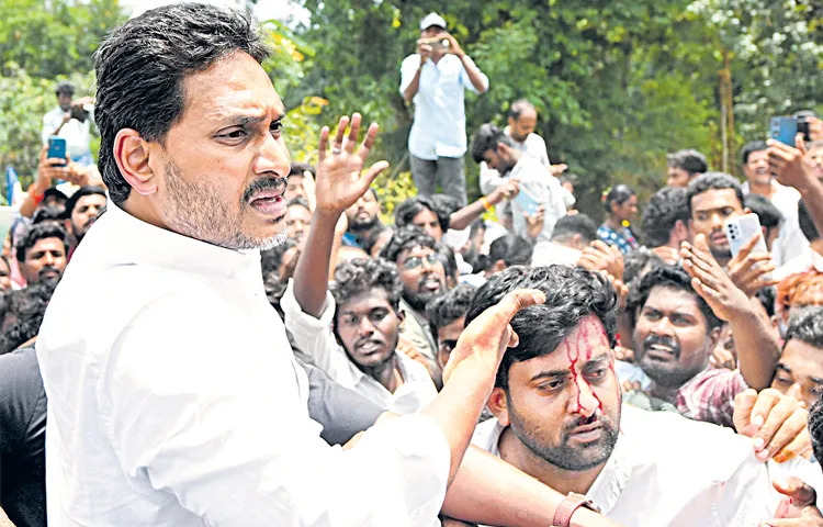 ఎందుకీ నిర్బంధం.. ఆంక్షలు? | YSRCP chief YS Jaganmohan Reddy visits Chittoor district | Sakshi